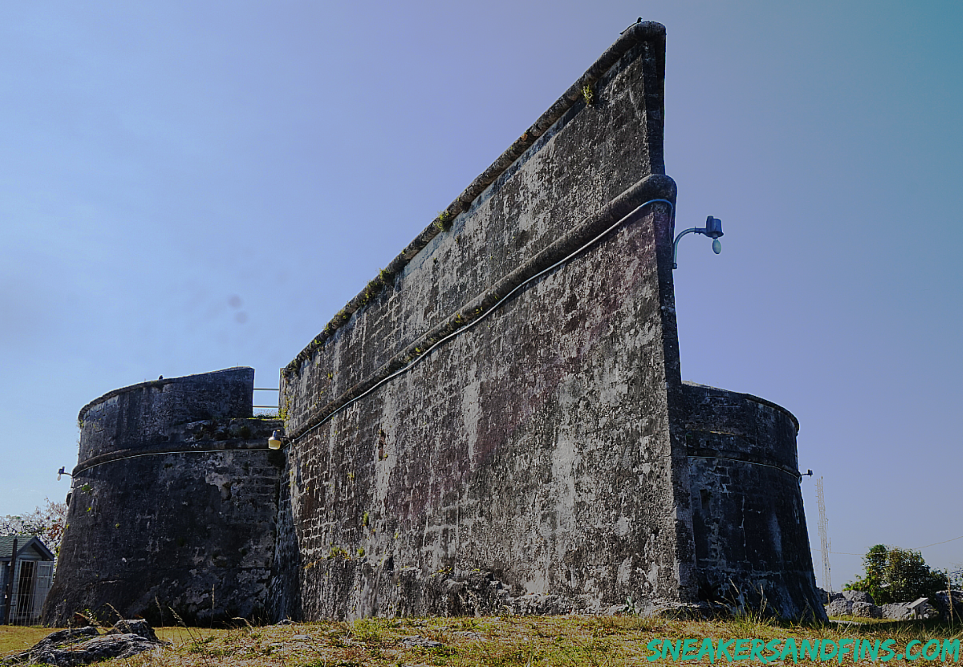 Fort Fincastle – Sneakers & Fins